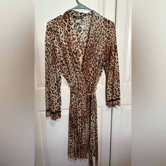 Intimates & Sleepwear | Womens Leopard Print Silk Robe Size Sm | Poshmark